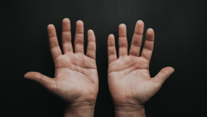 Left-Handed vs. Right-Handed Writers: Unraveling the Mystery ...